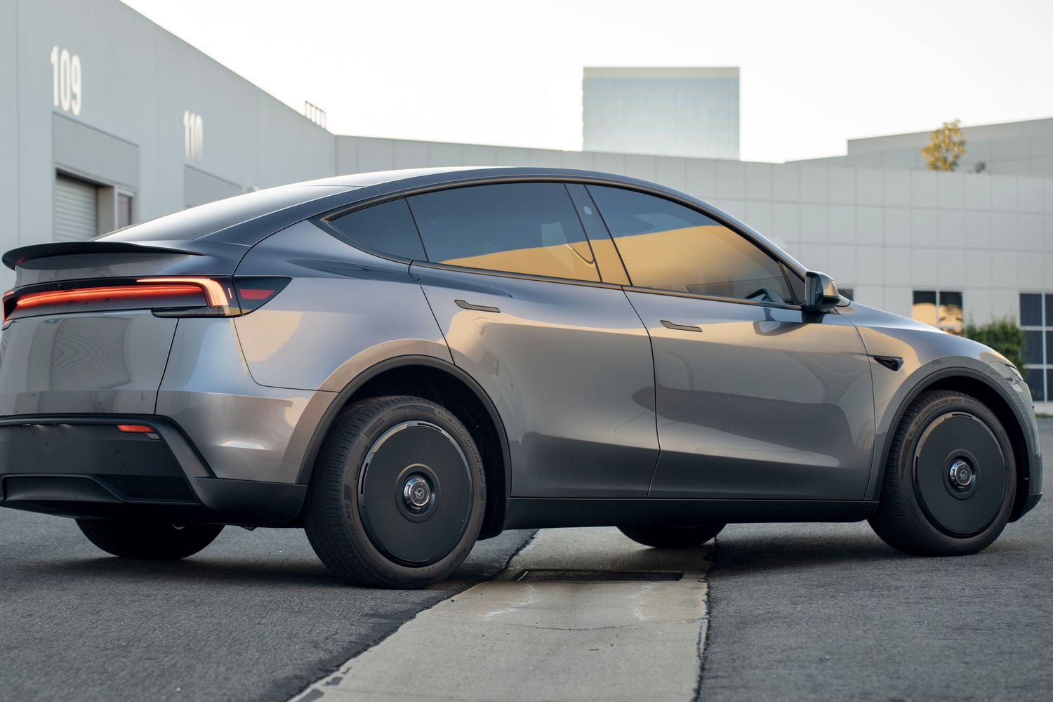 Can You Reuse Tesla Wheel Covers After Removal? - HALOBLK